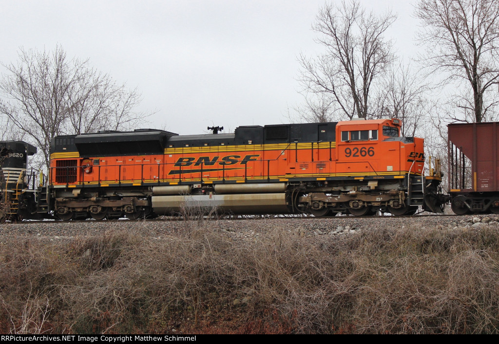 BNSF 9266